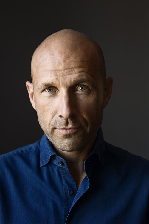 Adam Holm, Forfatter Hos Gyldendal. Køb Bøger Direkte Fra Forlaget